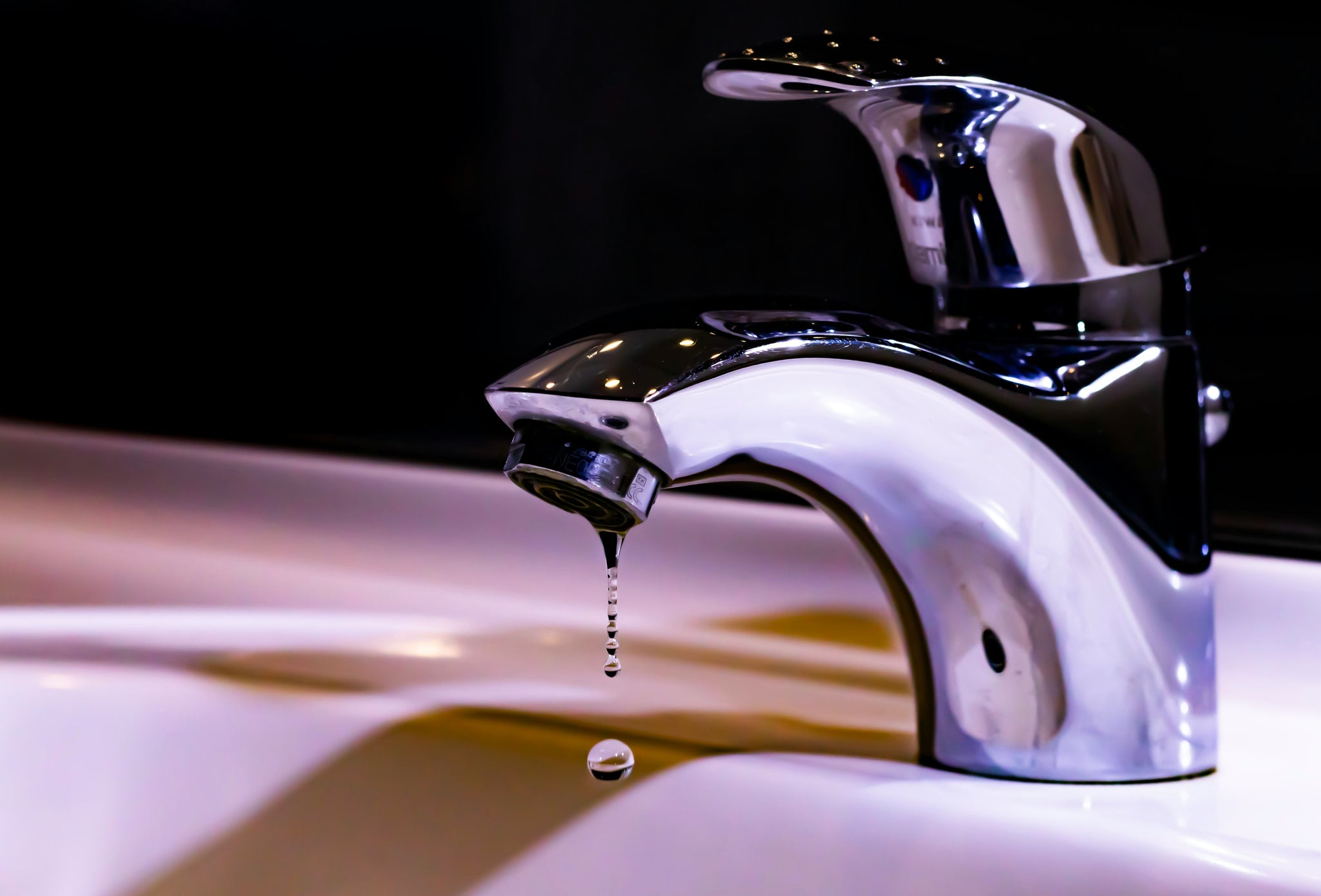 Does your tap water actually affect your acne? Dermatologists say yes